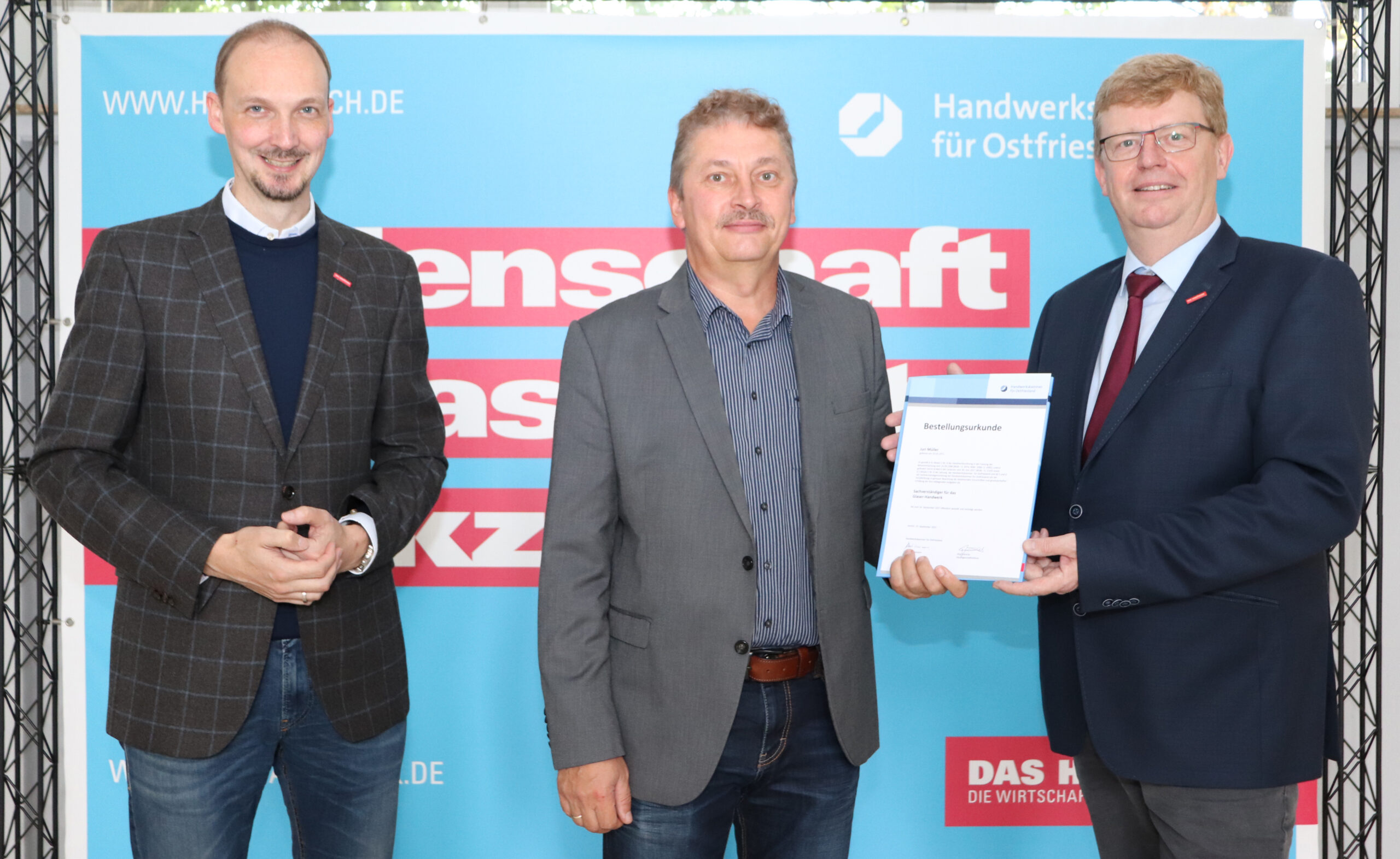 Neuer Sachverständiger für das Glaserhandwerk Handwerkskammerpräsident ...